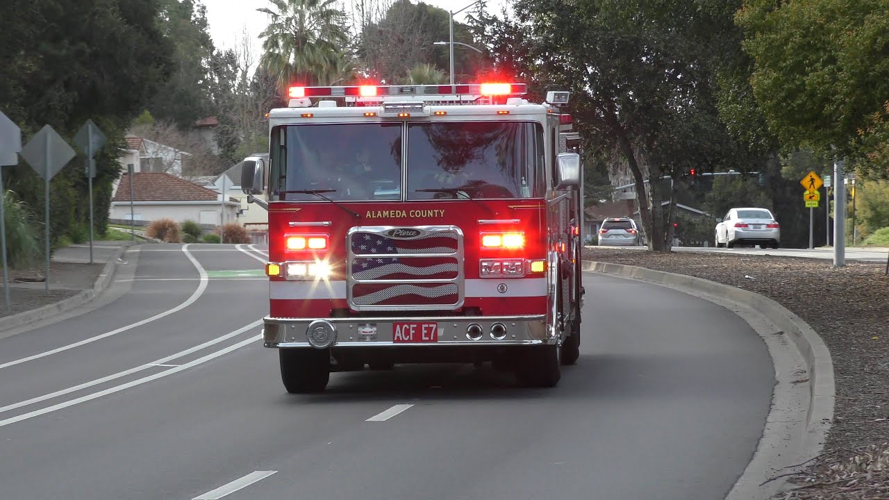 Alameda County Fire Dept. Engine 7 Responding - YouTube