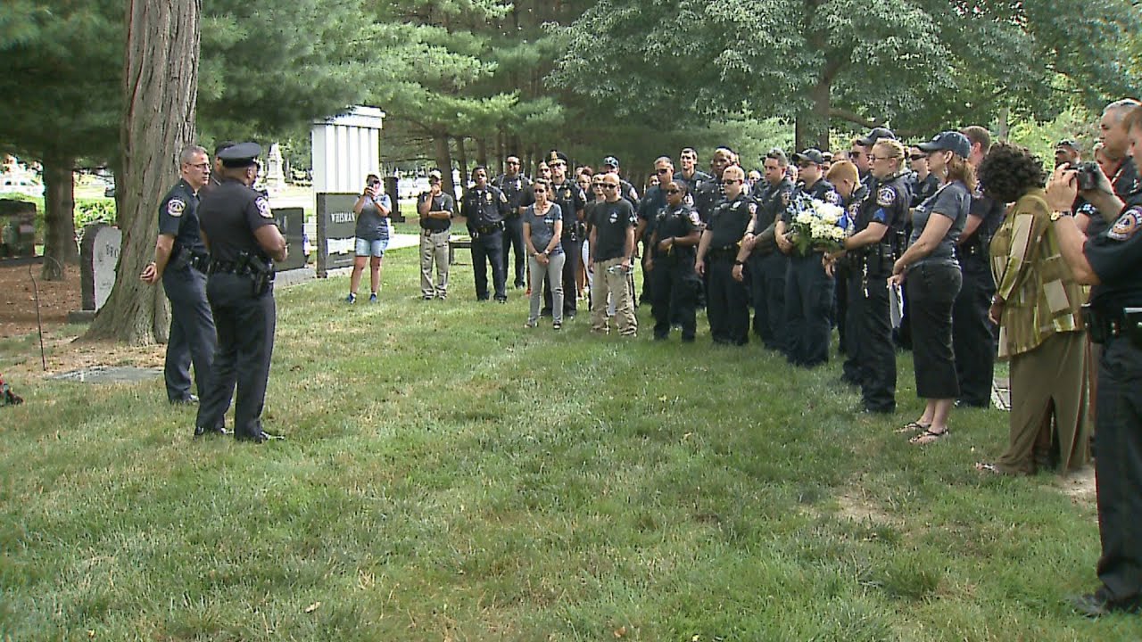 Ceremony marks 5 years since Officer Perry Renn's death - YouTube