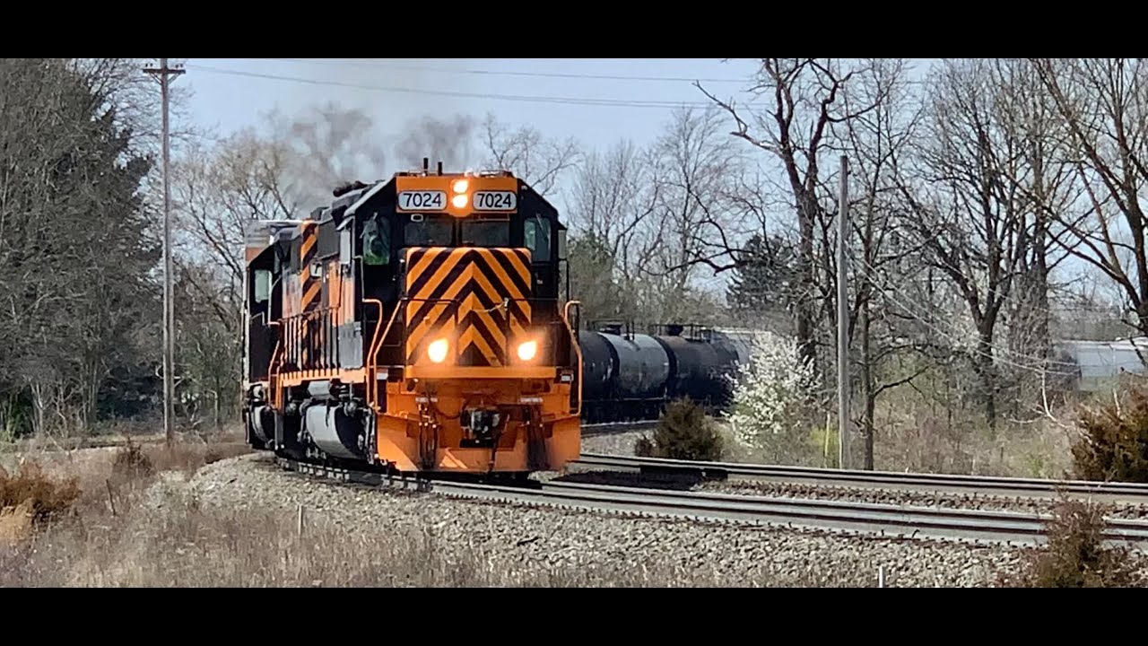 Train Merging At Interchange, 3 Trains Pass In a Row! Wheeling Lake ...