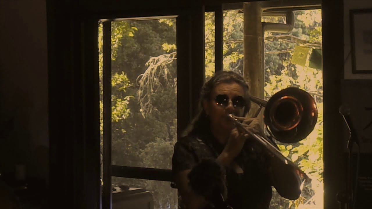 Trombone Kellie Gang - Love Don't Love Nobody - YouTube