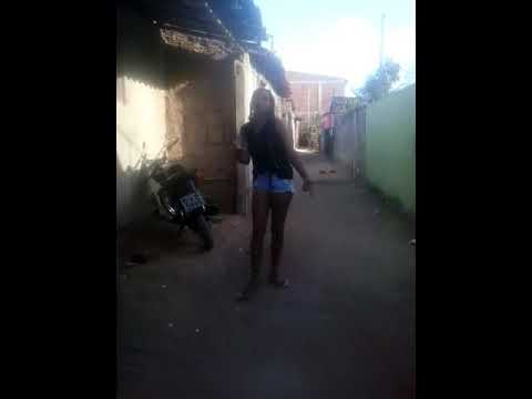 Minha prima dançando