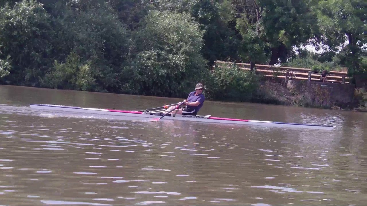 sculling courses at Tideway Scullers School - YouTube