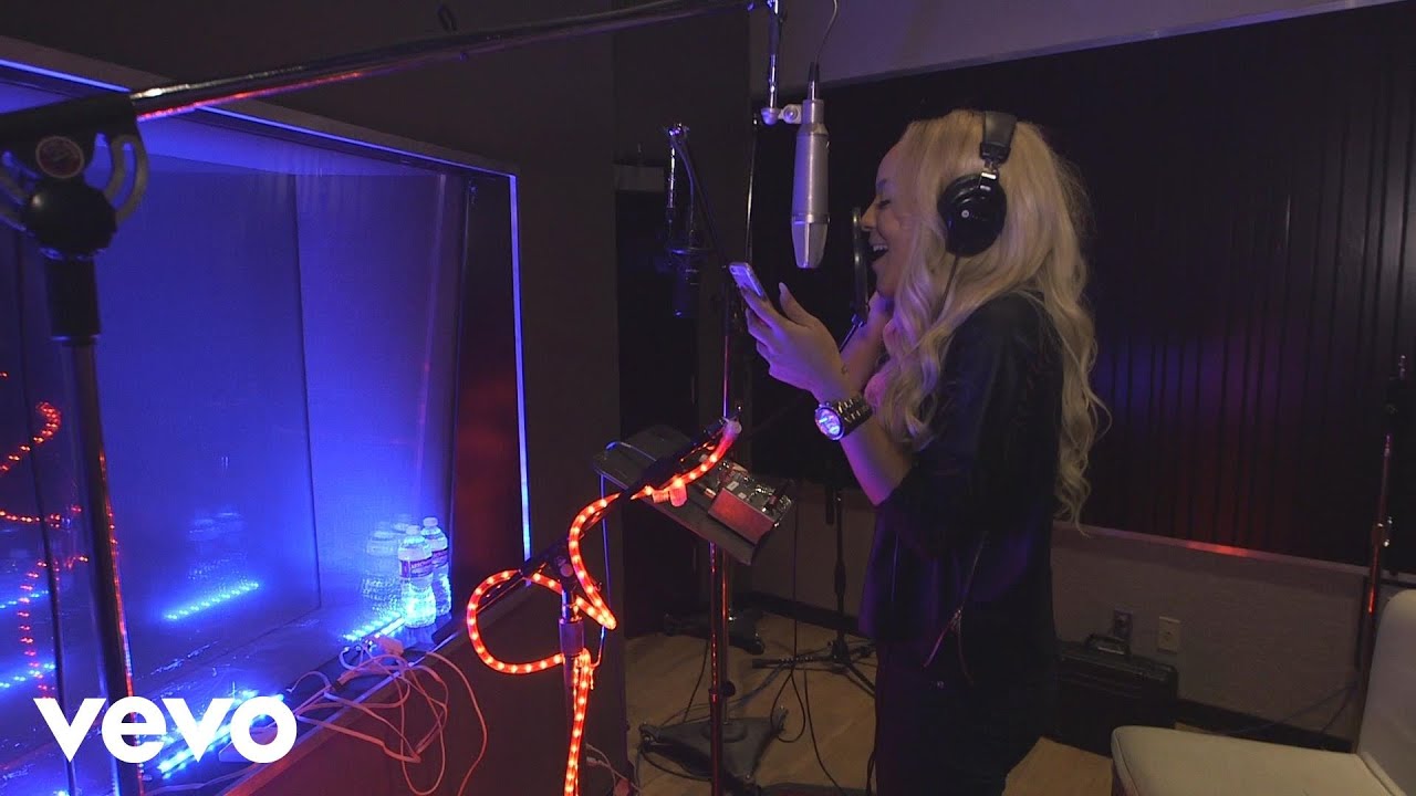 Alyxx Dione - In The Studio - YouTube