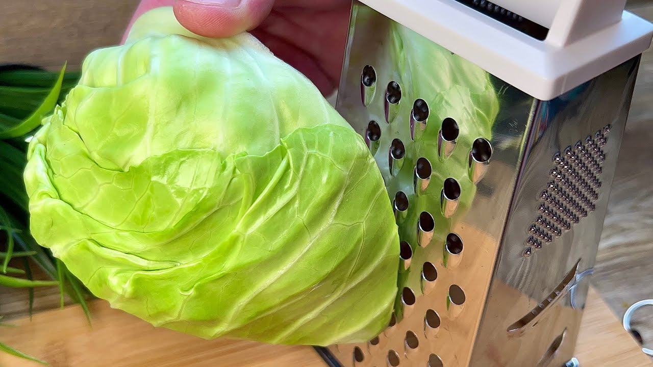 Einfach den Kohl raspeln! Es ist so lecker, dass es jeder machen sollte ...