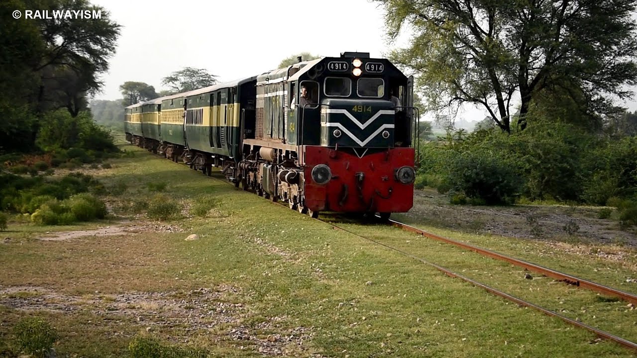 PDK Shuttle-5UP Entering Victoria Bridge Haranpur Heading Towards ...