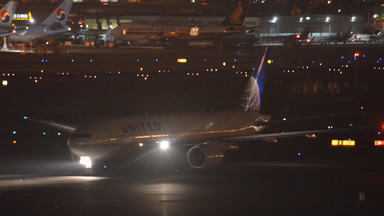 HD United Airlines 777-200 Night Takeoff Los Angeles LAX - YouTube