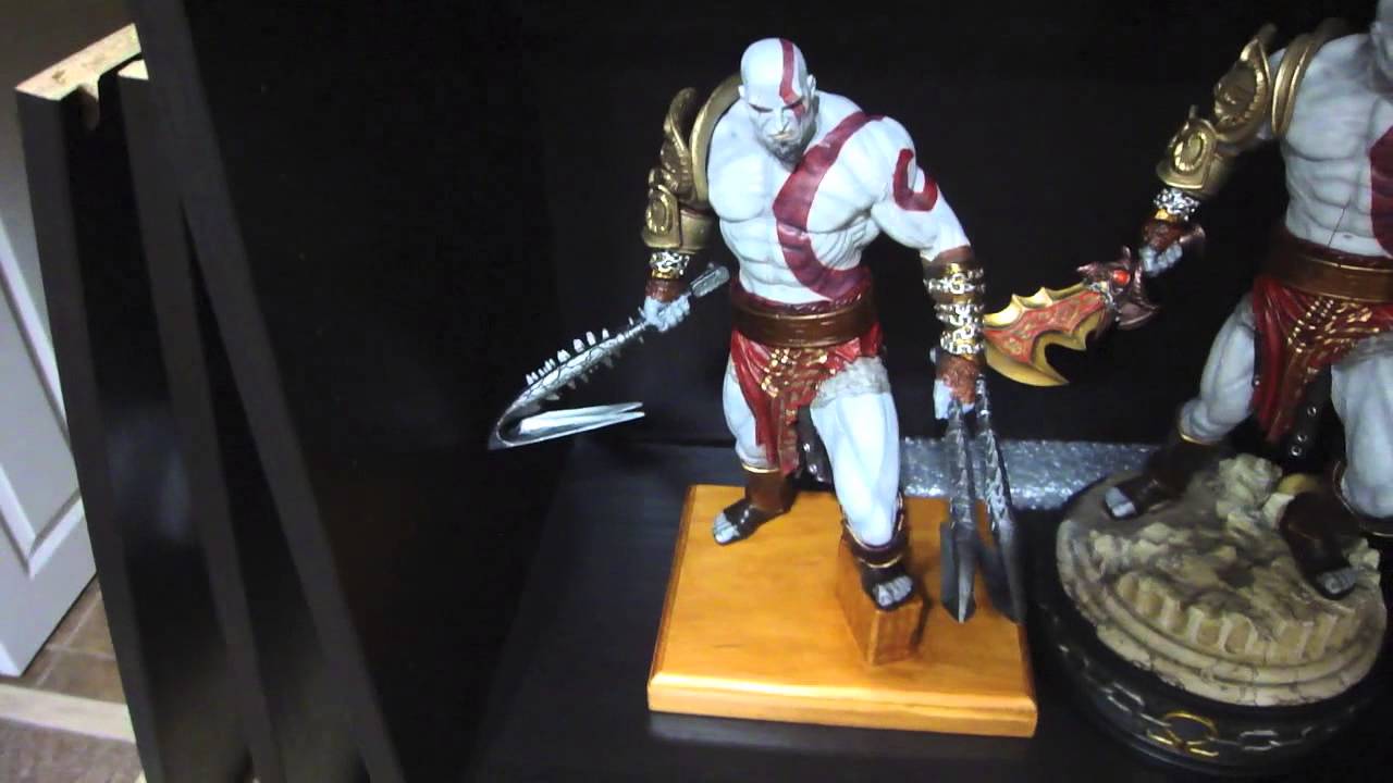 Kratos Custom Sideshow Exclusive Comiquette Display - YouTube
