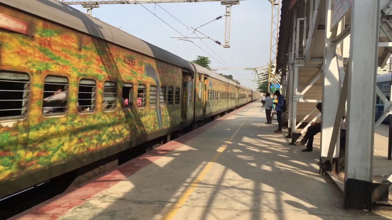 12246 Howrah Duronto overtaking marikuppam passenger - YouTube