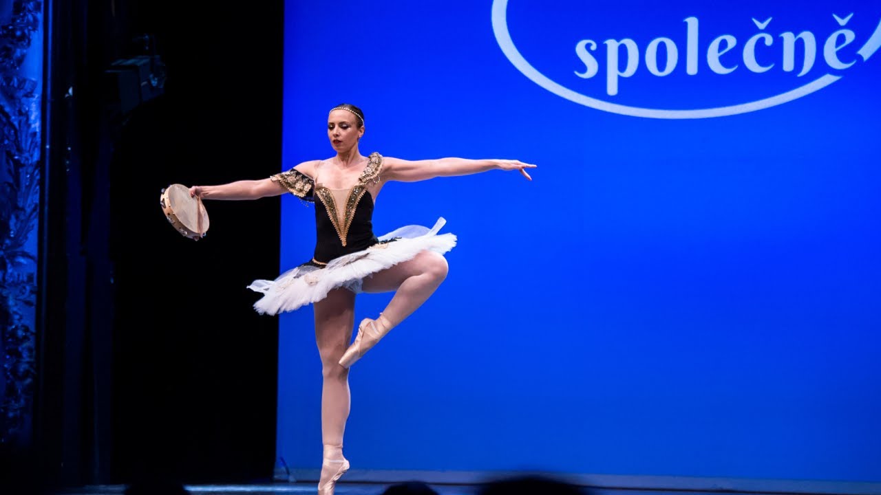 35. Ballerinas di Praga – Esmeralda (Act III) a Swanhildina variace z ...