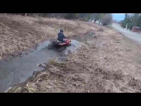 FOUR WHEELER MUDDING AND RIDING!!!! - YouTube