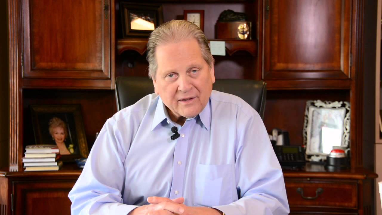 Mayor Robert Cluck Welcomes Final Four Fans to Arlington, TX - YouTube