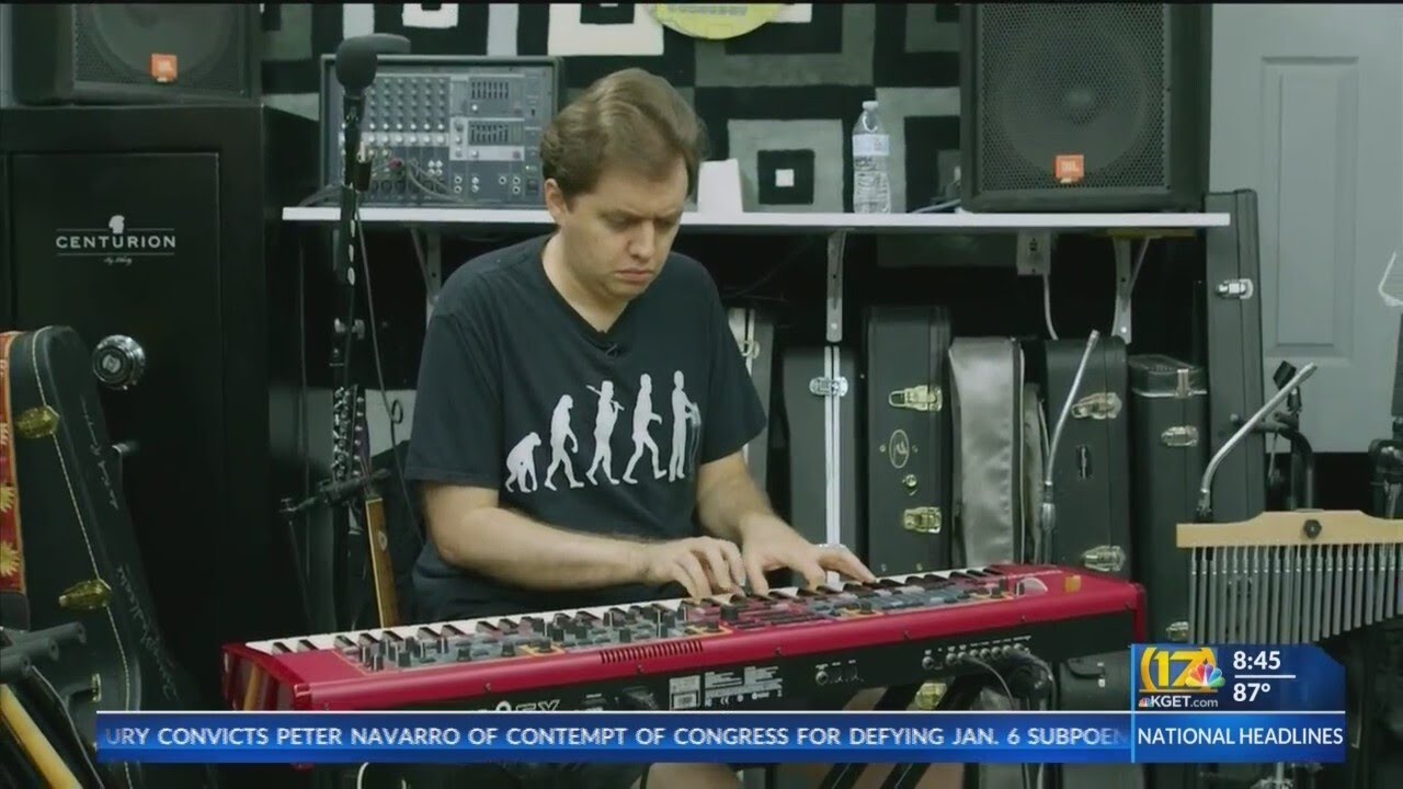 Chris Neufeld is a savant on the keyboard - YouTube