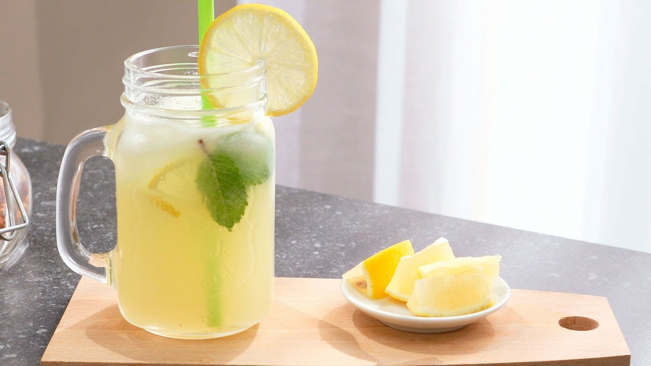 Cómo hacer limonada casera, receta fácil - Cocinatis - YouTube