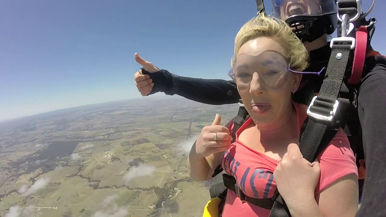 Krysten Horsell at Coastal Skydive - YouTube
