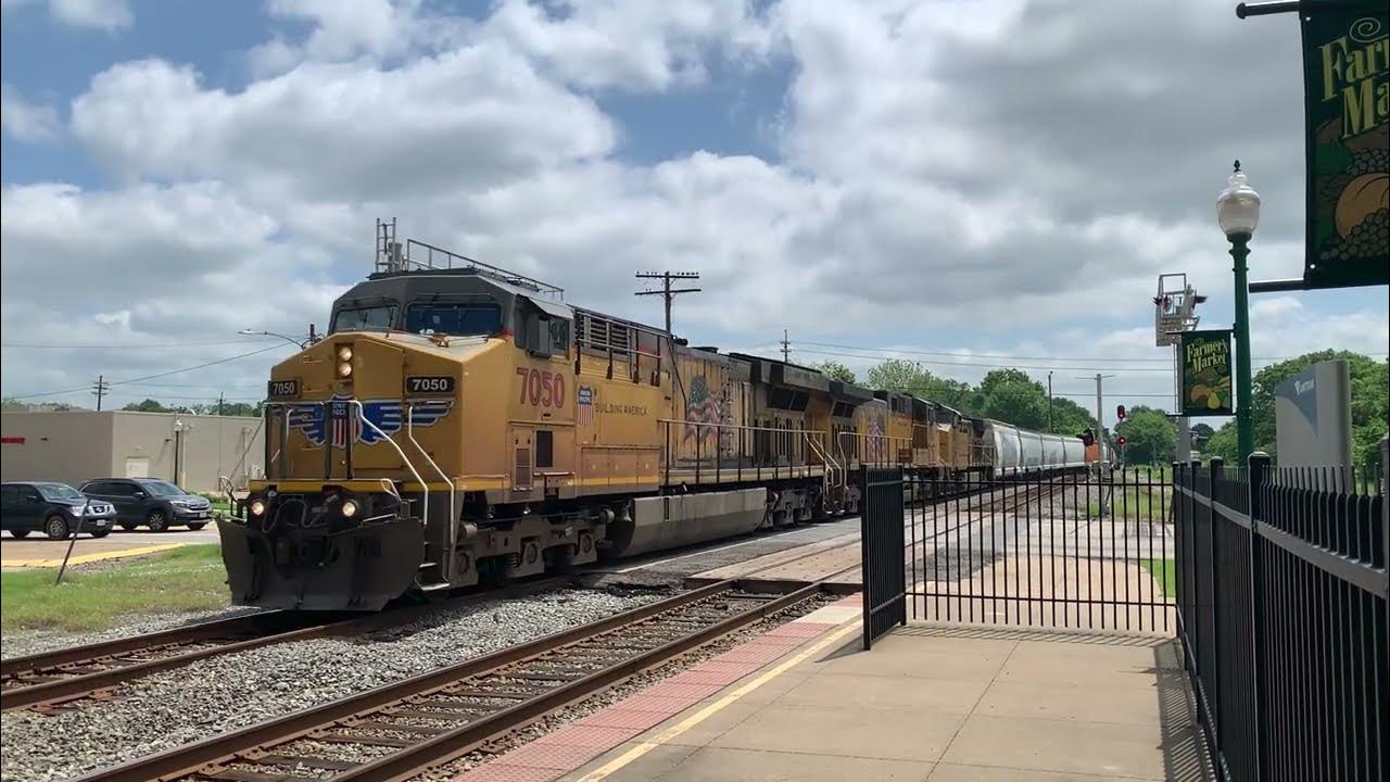 2024-05-03e Union Pacific Manifest Freight With Stacks - YouTube