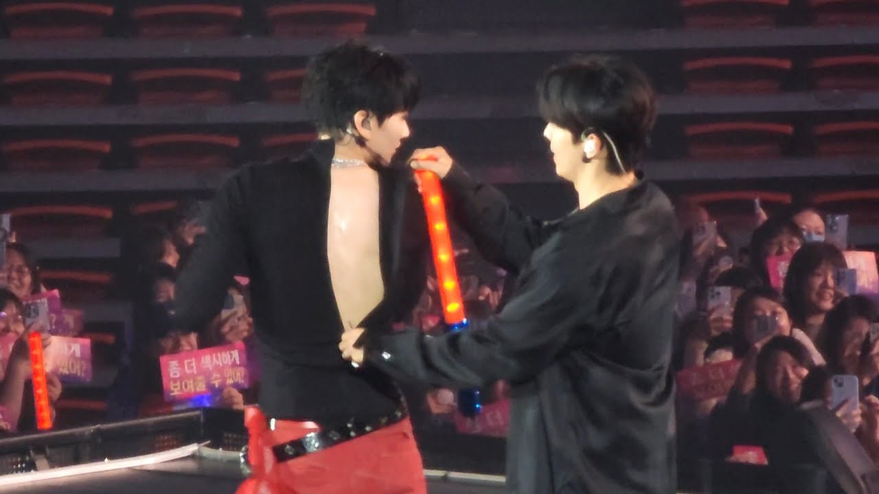 241110 Super Junior D&E - Ment 2 (排字應援1 再性感一點 赫練腹肌) [ECLIPSE in Taipei Day2] - YouTube