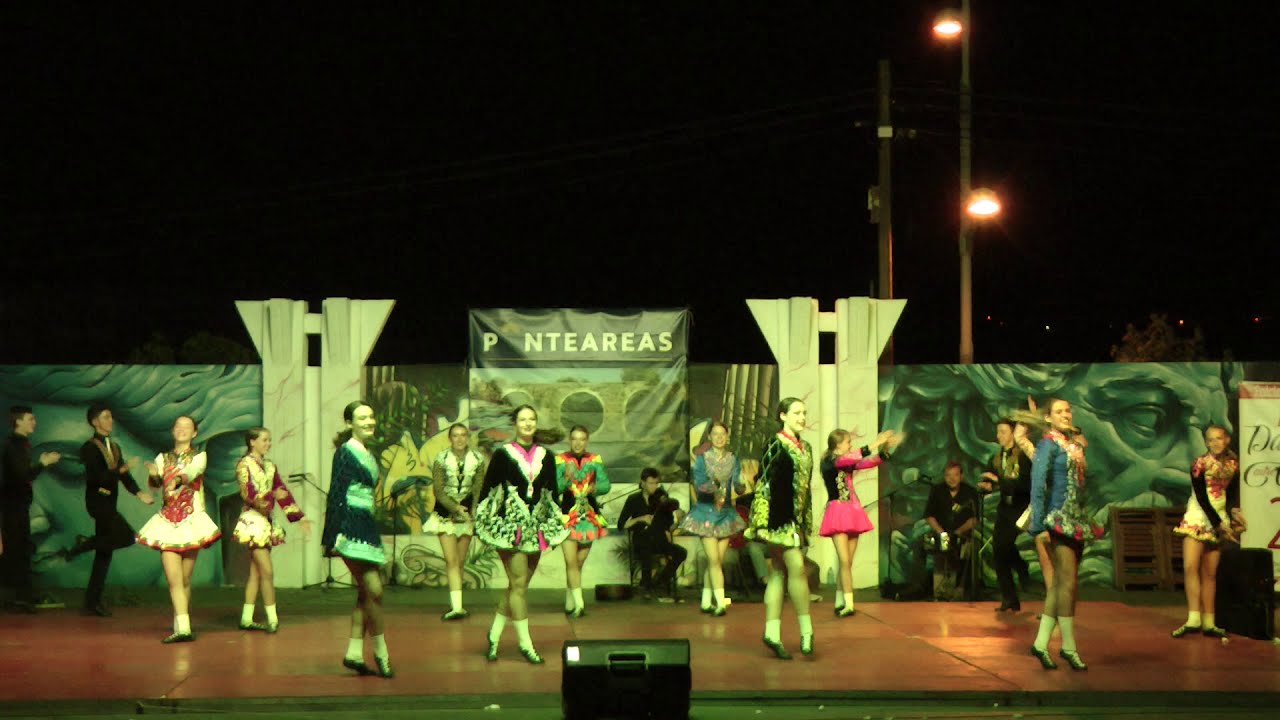 Irish Trinity dancers: Step About - YouTube