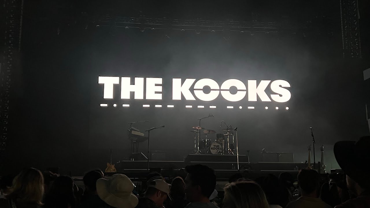 Naive - The Kooks Live @grapevinegathering7506 2022 - YouTube