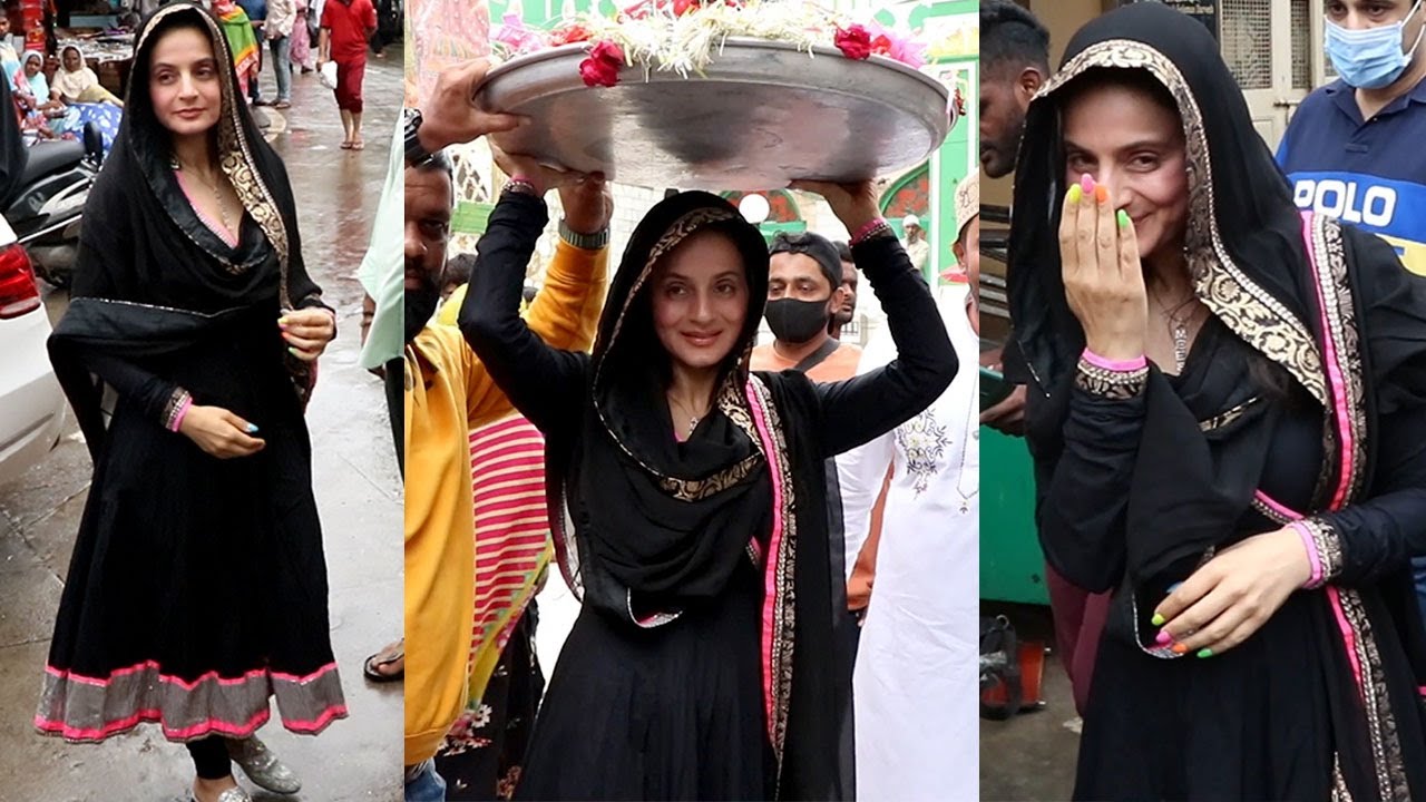 Ameesha Patel Arrives @ Mahim Dargah To Take Blessings Of Baba Snapped ...