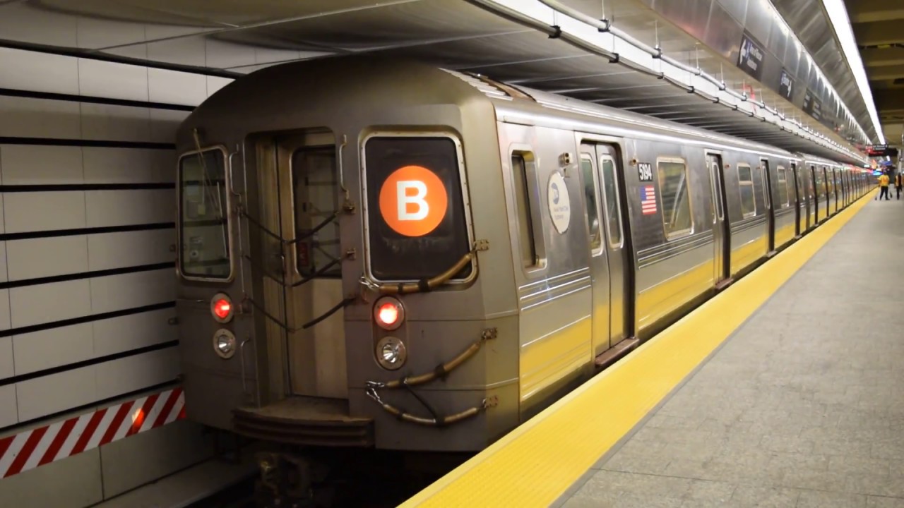 RARE! Brooklyn-bound R68A (B) train leaving 96th Street (IND 2nd Avenue ...