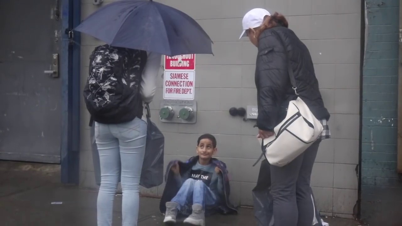 CHILD FREEZING WITH NO UMBRELLA IN THE RAIN (SOCIAL EXPERIMENT) - YouTube