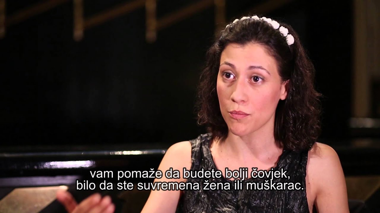 Iris Elezi - redateljica filma Bota - YouTube