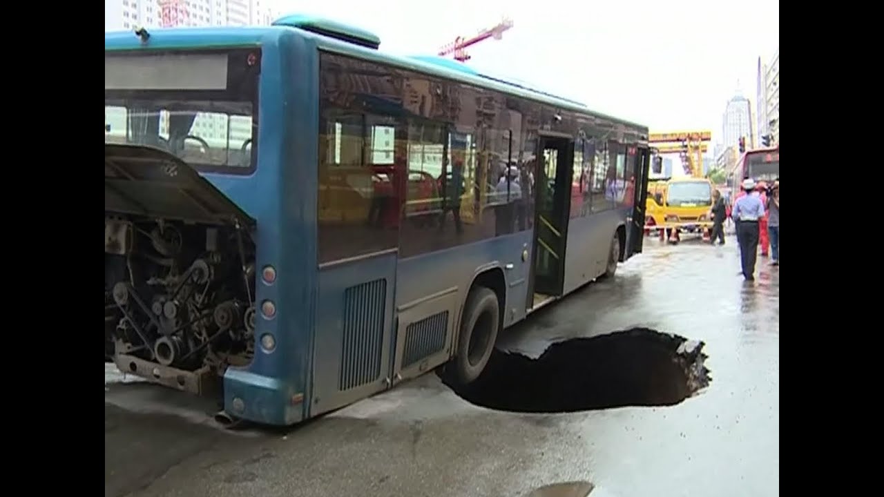 Bus Gets Stranded over Road Cave-in in Northwest China’s Lanzhou - YouTube