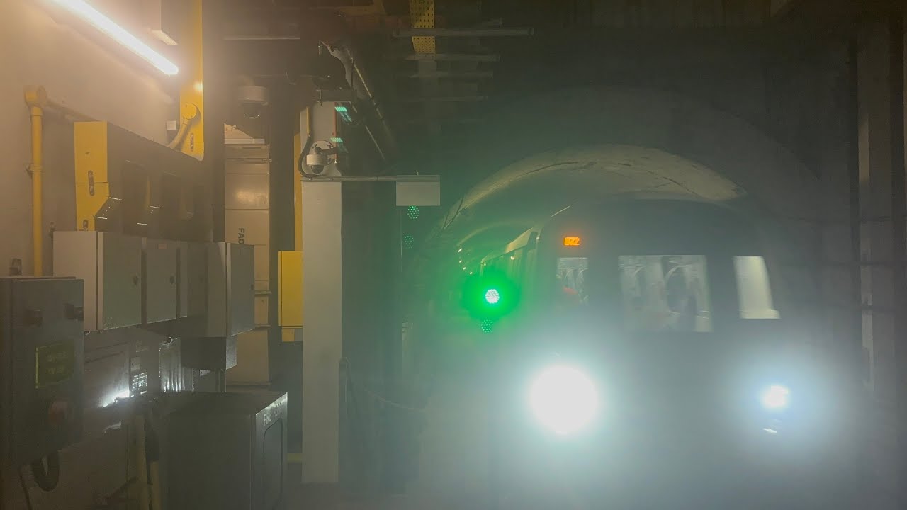 SMRT Trains TEL Kawasaki & CRRC Sifang CT251 [2014] arriving Orchard ...