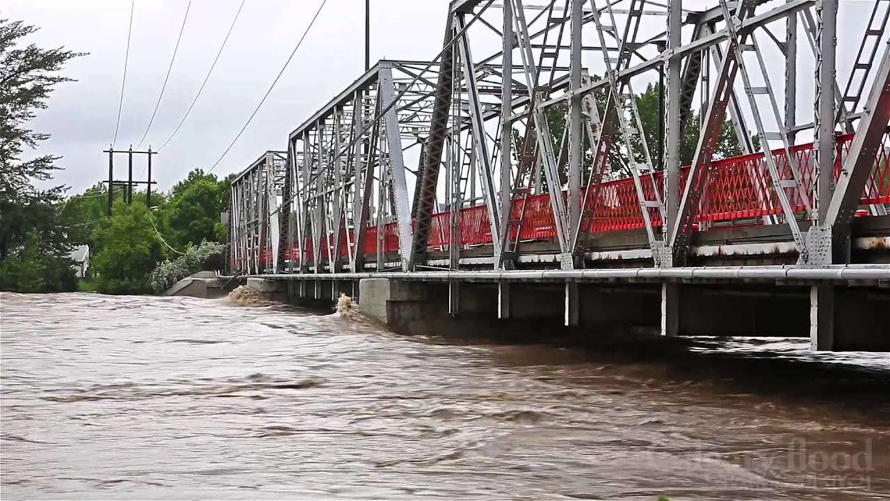Calgary Flood June 21, 2013 - Video of Bowness - YouTube