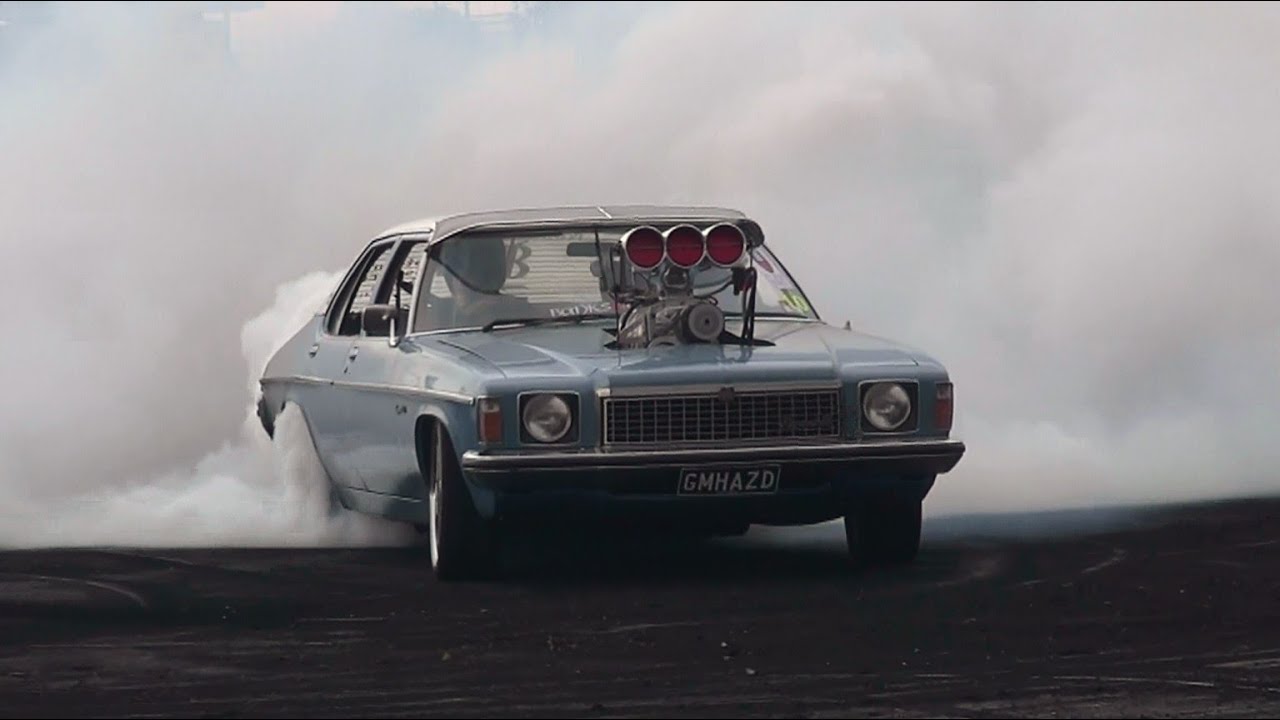 GMHAZD BLOWN V8 HOLDEN BURNOUT AT UBC 6 AVALON SPEEDWAY 15.3.2014 - YouTube