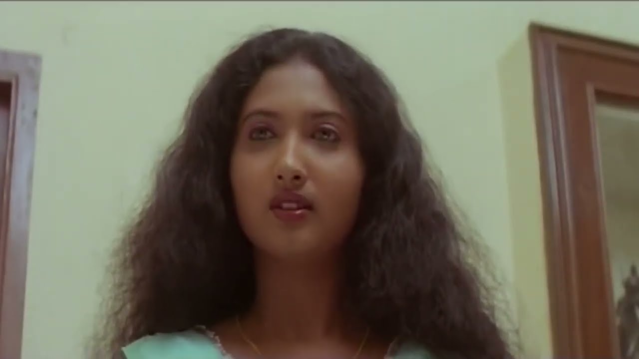 പടിയിൽ ഇരുത്തി നല്ലപോലെ തടവി കൊടുത്തു | Yamam Malayalam Movie | Maria ...