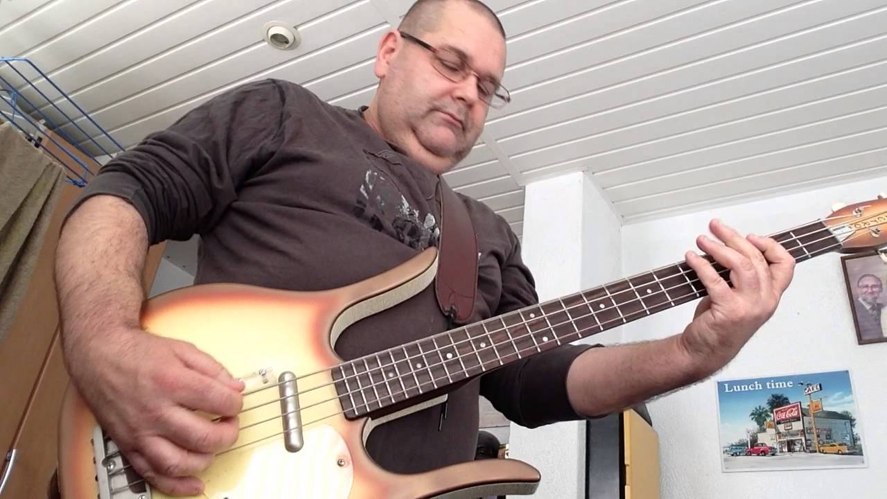 "Tic-tac" style playing on Danelectro Longhorn Bass - YouTube