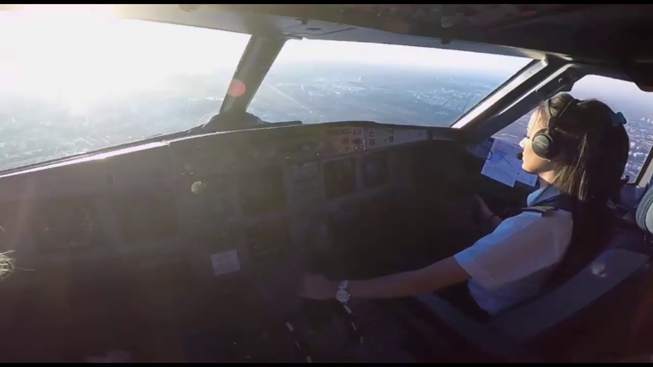 #landing : Beautiful landing with a beautiful female pilot in Cockpit ...