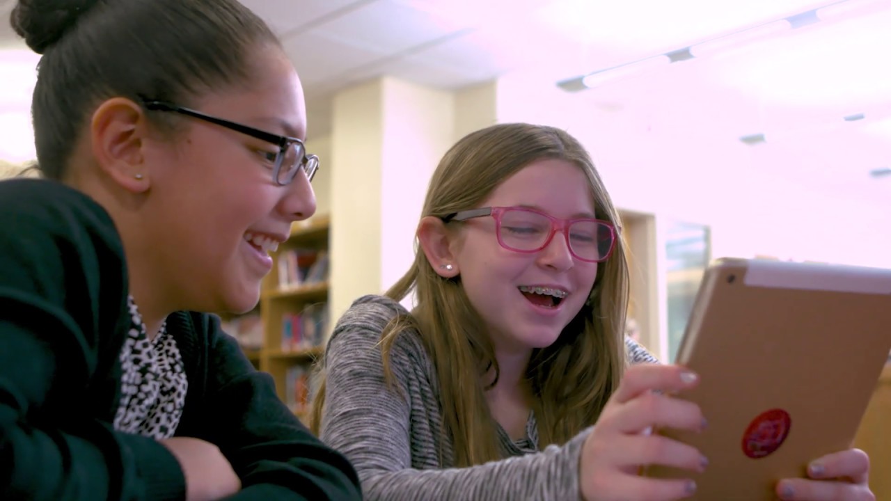 Augmented Reality in the classroom - 3DBear - YouTube