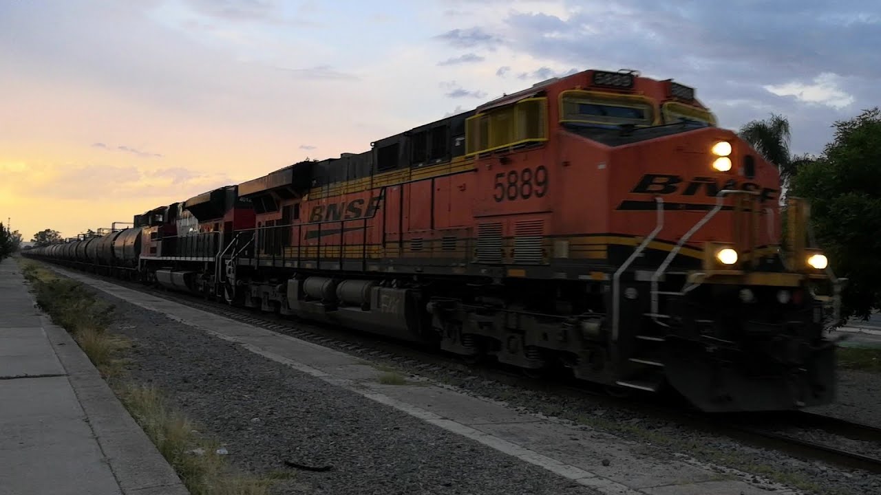 Awesome TANKER TRAIN "El Diabético" de BNSF N° 5889, FXE 4012 & DPU Mid 6903 (06/05/2020) Ags ...
