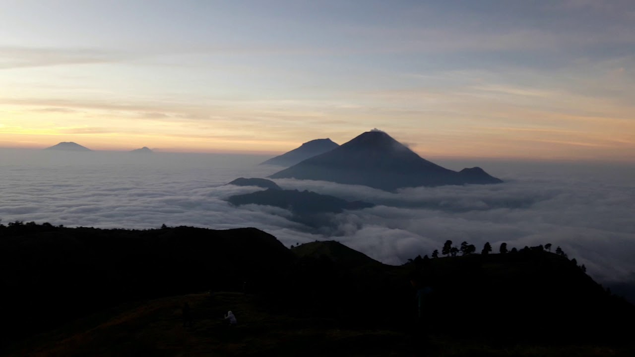 Puncak Gunung Prau - YouTube