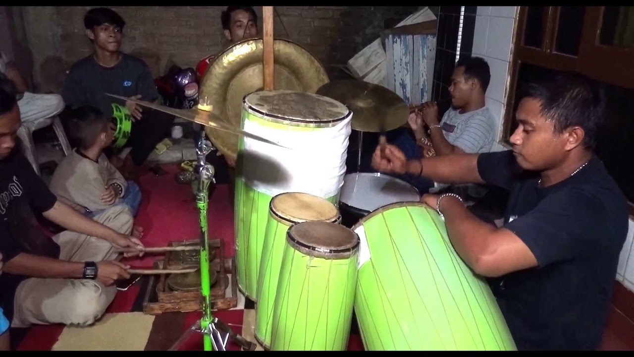 ini Dia !!! Wakuncar Versi Ganrang Bulo Bugis-makassar-indonesia - YouTube