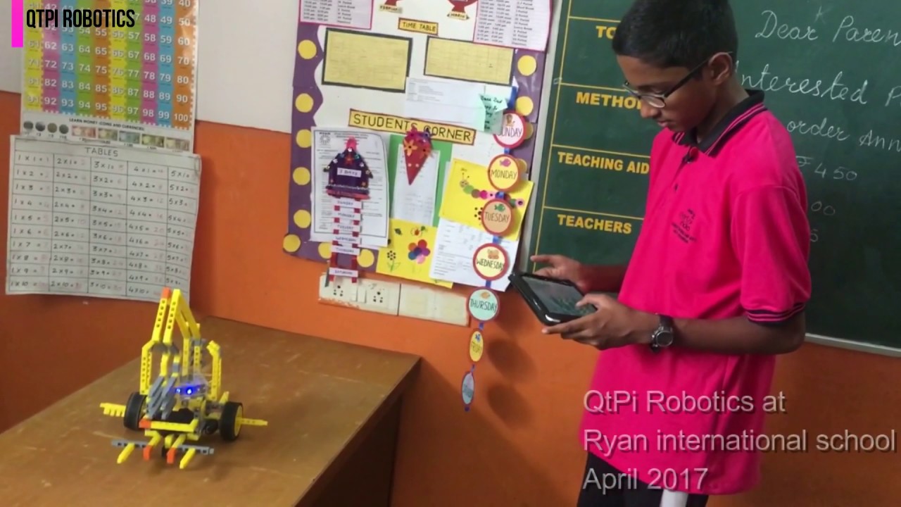 QtPi Robotics Ryan International Student presents his scratch program ...