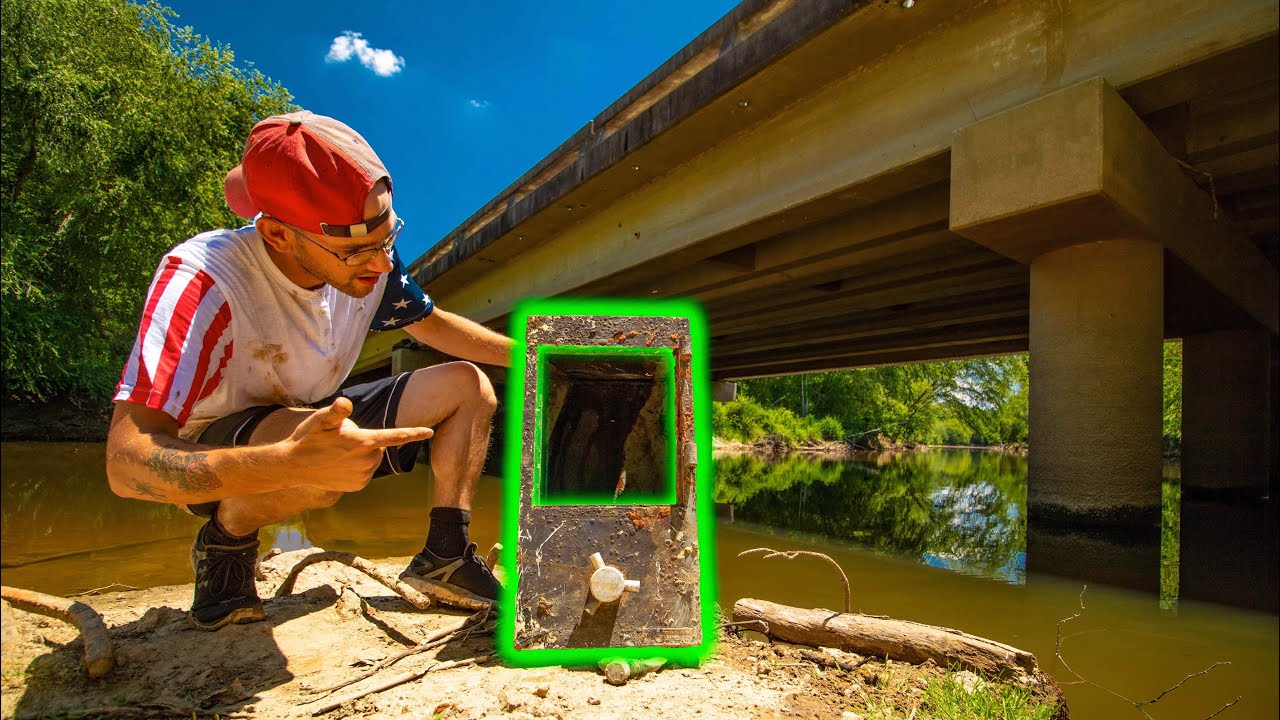 Magnet Fishing Under An OLD Bridge (GIANT SAFE FOUND) - YouTube