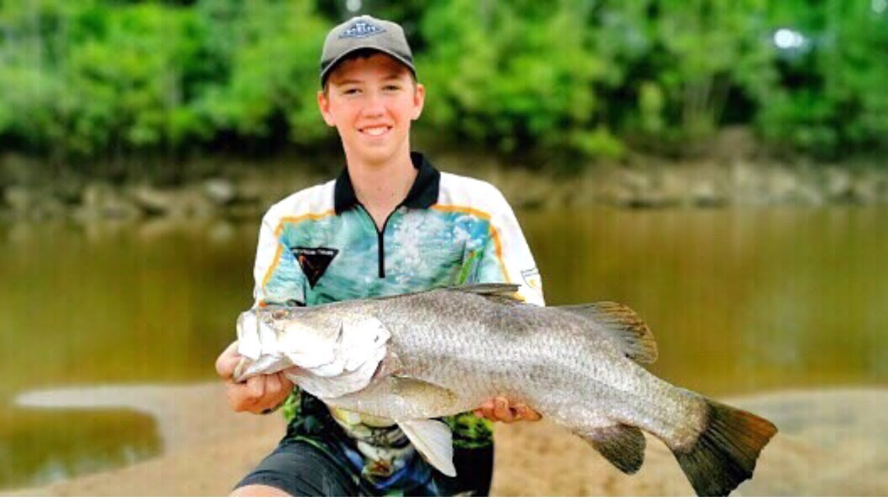 Live Baiting Huge Barra In Mackay! - YouTube