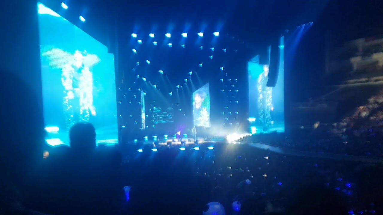 181010 LOVE YOURSELF Tour in O2 ARENA London UK - Singularity / BTS V ...