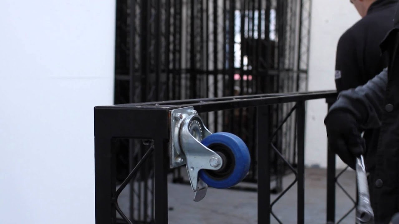 Building a rolling riser with small and big castors on Steeldeck® - YouTube