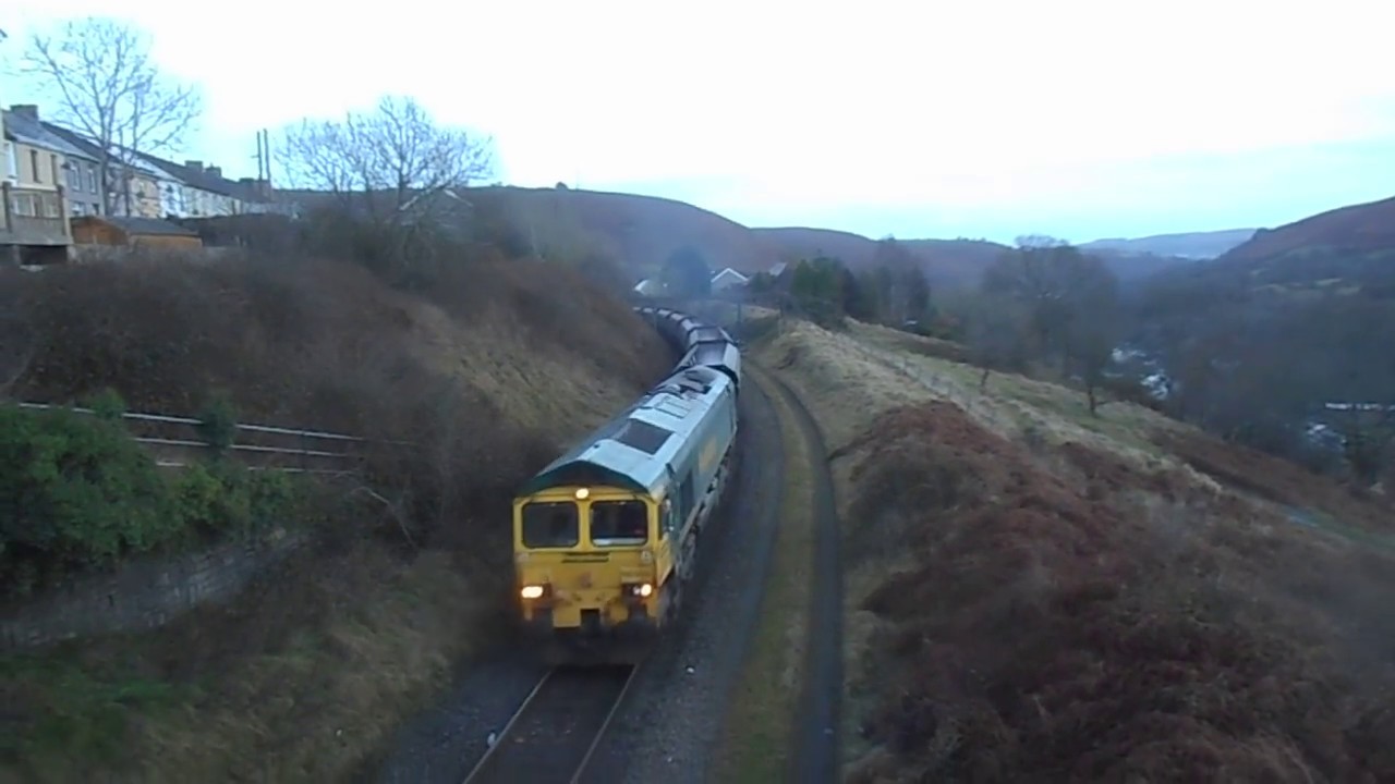 Trains to Cwm Bargoed - Christmas 2016 - YouTube