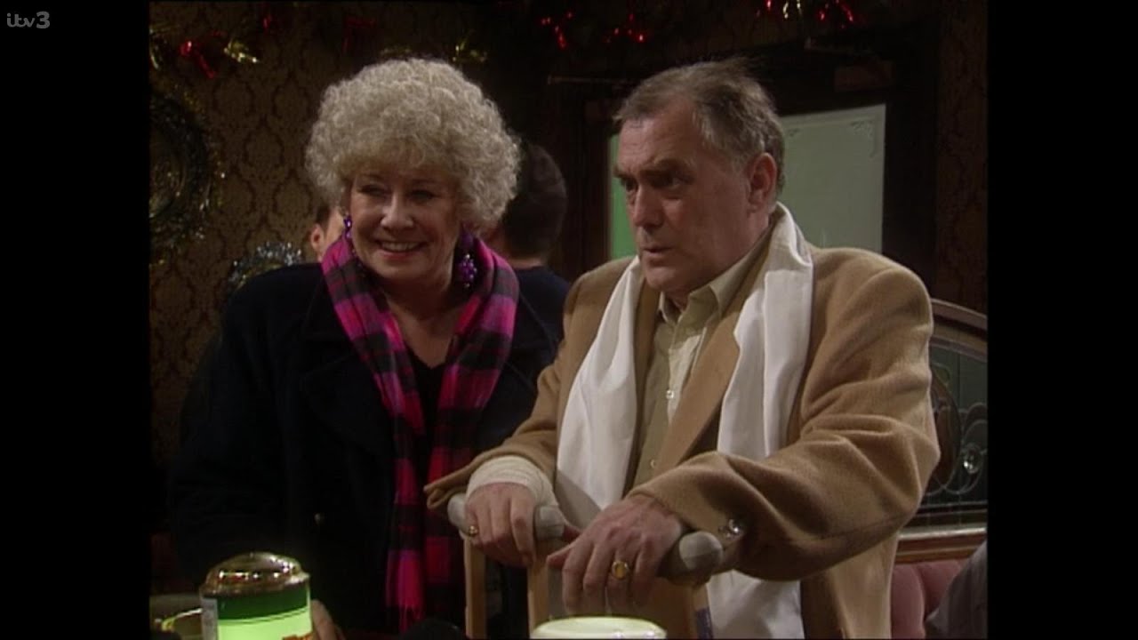 Classic Coronation Street: Jack & Vera run the Rovers Return - Part 16 ...