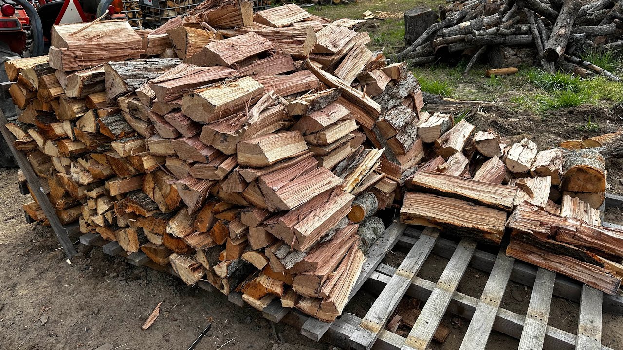Splitting in the Wood Yard #splitting #firewood - YouTube