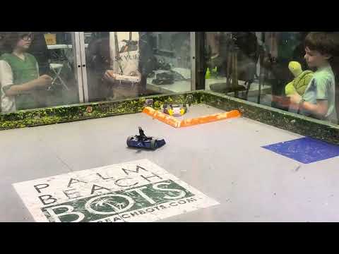 Robot Renegades: Crazed Madman VS Skylift - YouTube