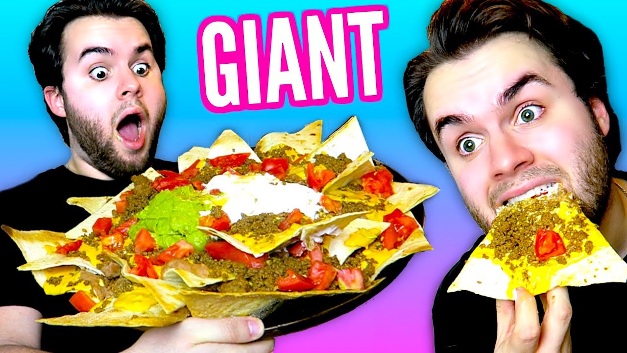 DIY Giant Taco Bell Nachos! with HUGE Chips! - BIGGEST Mexican Pizza ...