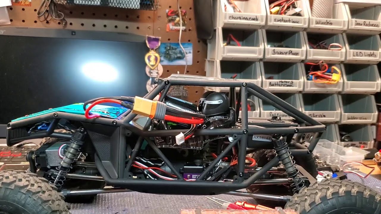AXIAL CAPRA RTR DIG SERVO! - YouTube