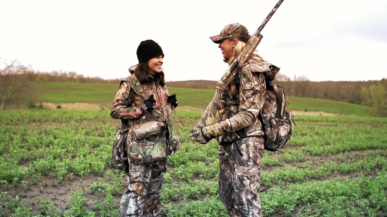 Love at First Shot | S1 E7: "Hunting Gear" - YouTube