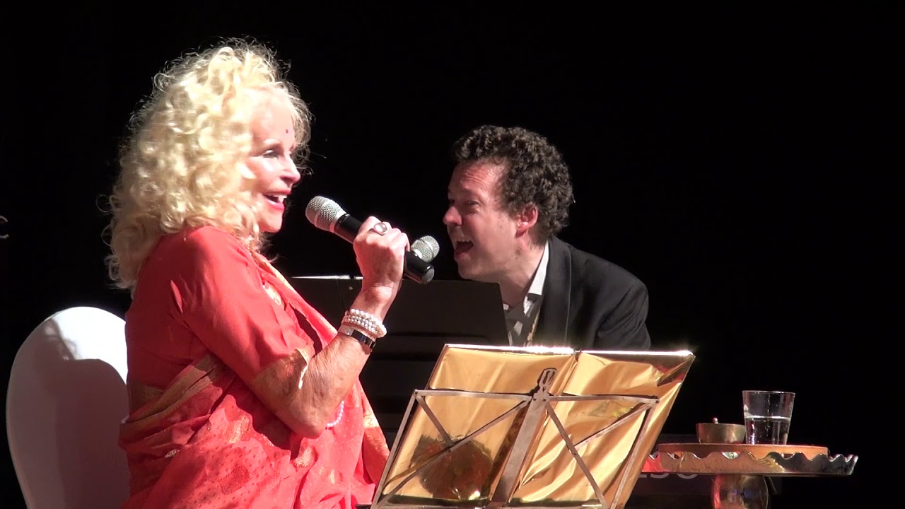 Isabel Weicken – Liederabend in der Universal Hall Berlin - YouTube